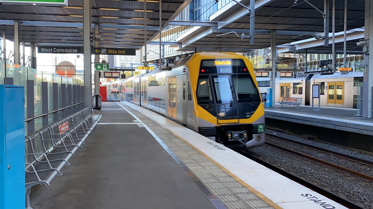 Sydney Trains: M15 departing from Parramatta - YouTube