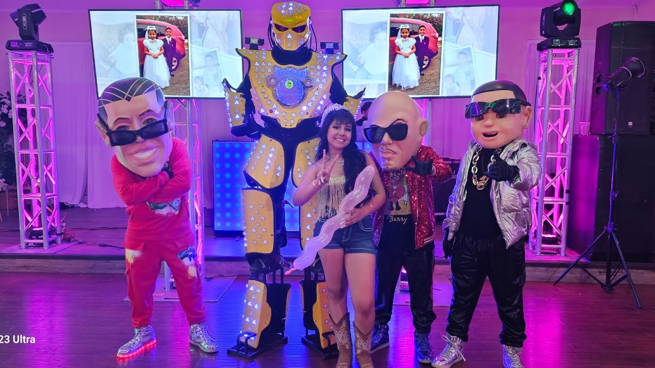 Quinceañera con Hora loca Robot led y cabezólocos - YouTube