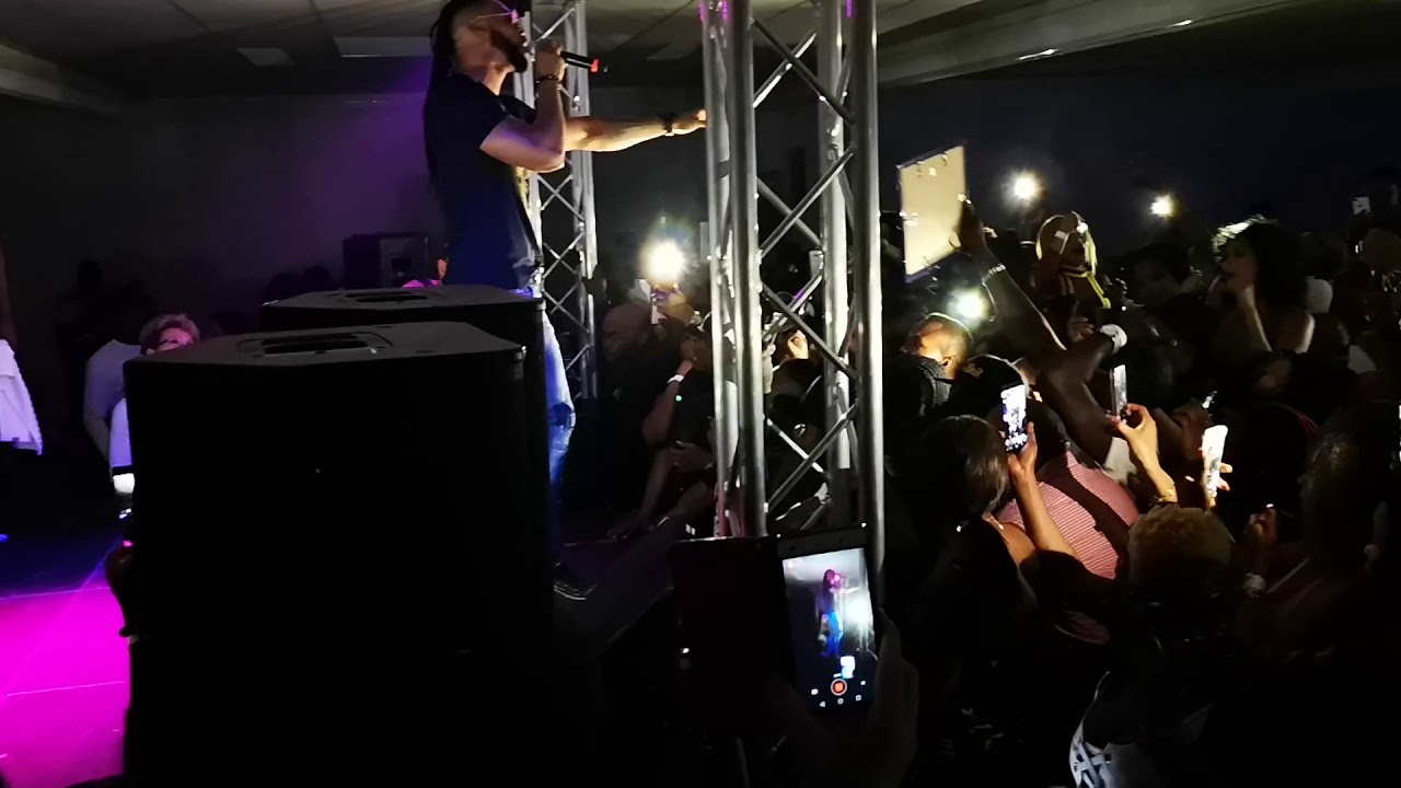 FLAVOUR NABANIA LIVE - Chinny Baby - YouTube