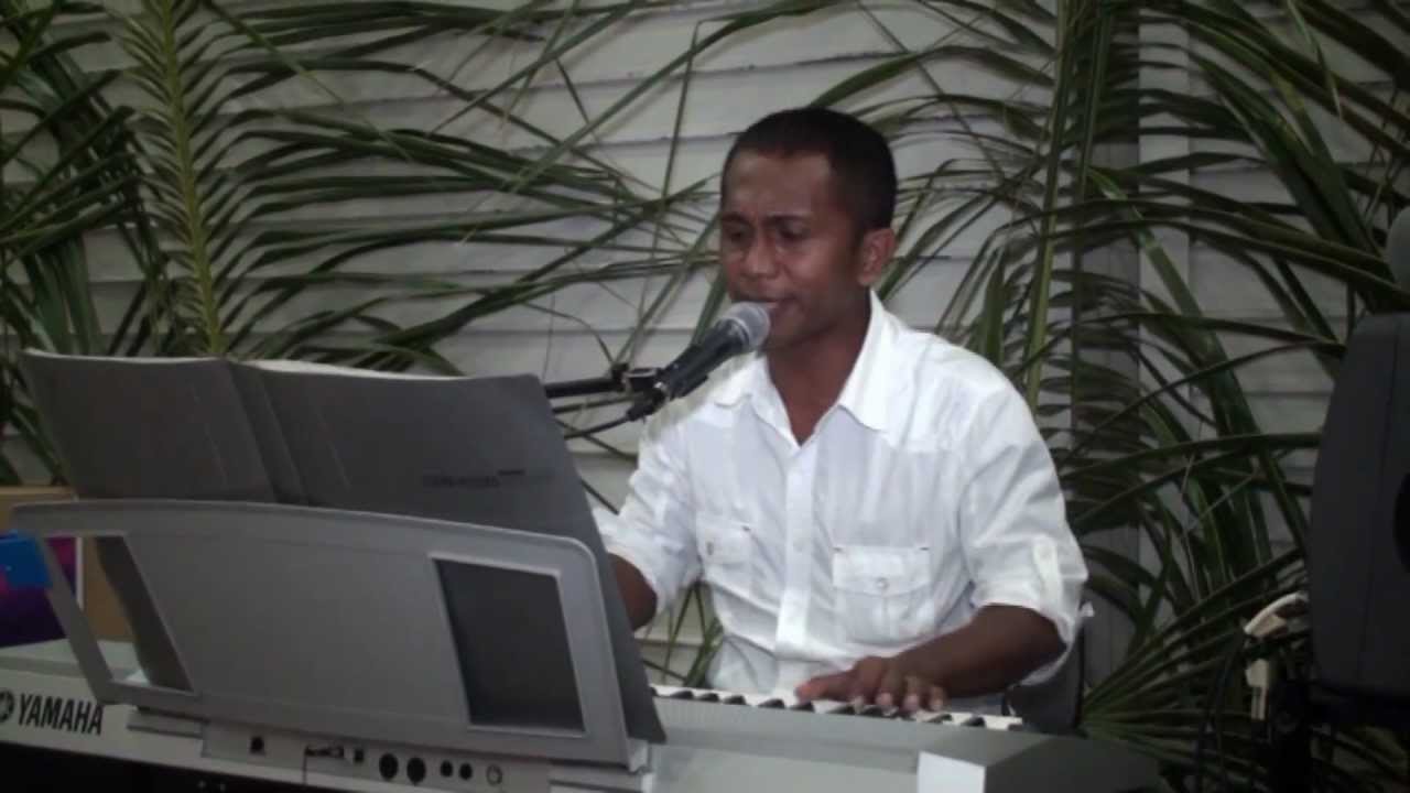 East Timor Singer Marcus in Darwin 2 - YouTube