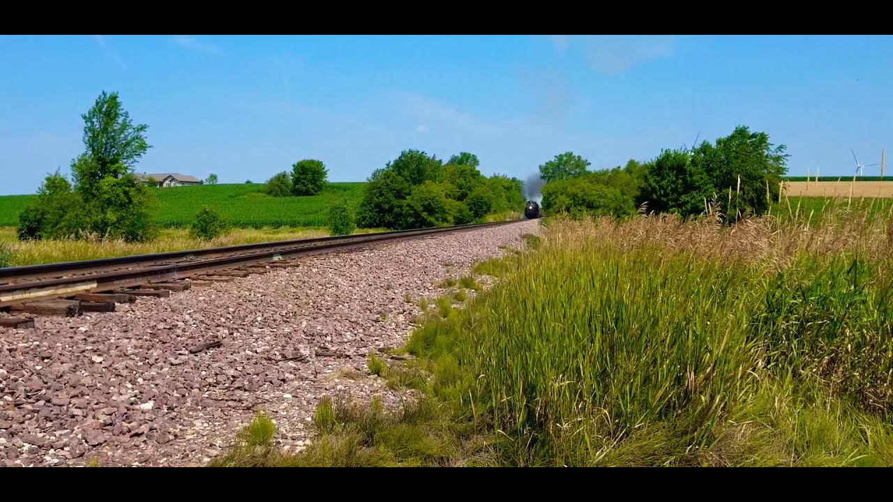 Big Boy 4014 in Friesland, WI - YouTube