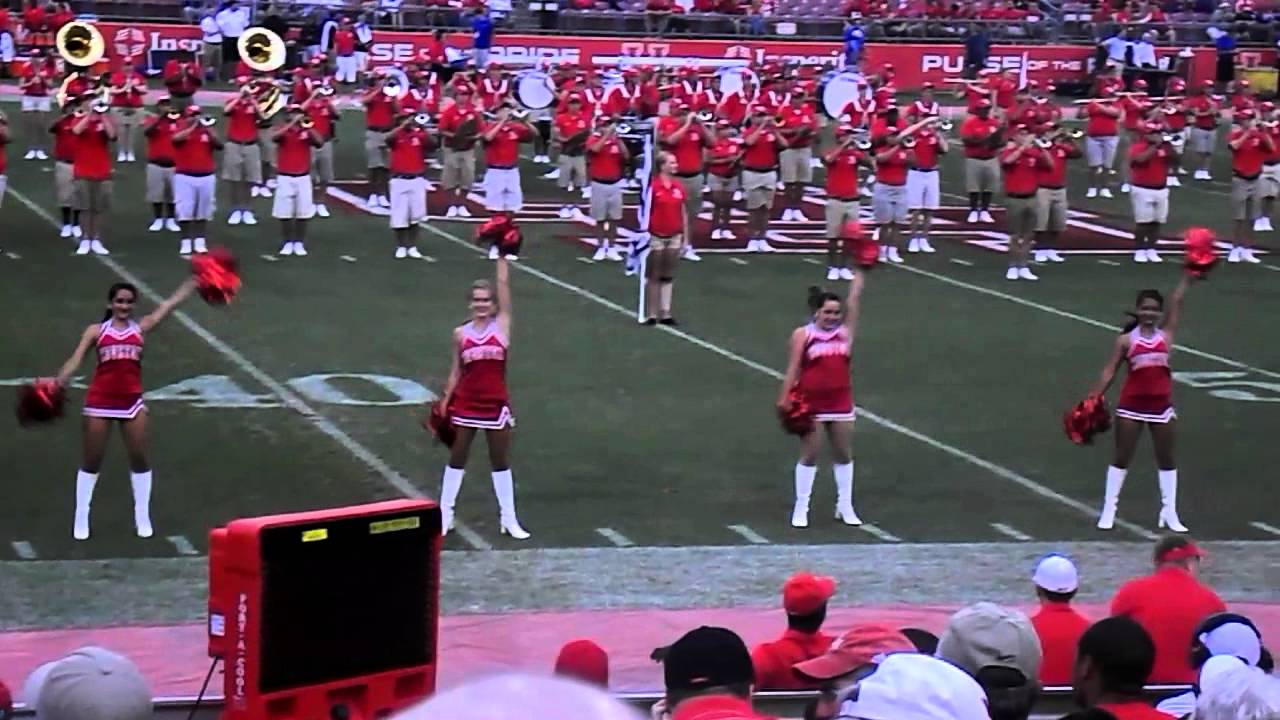 Enjoying the Spirit of Houston COUGAR Marching Band at the UH vs. LA ...