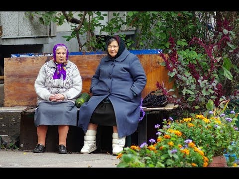 Готовим вместе с Ильичевой/Сплетни/Бабка на лавке (пародия) - YouTube