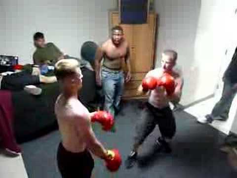 Boxing in close quarters - YouTube