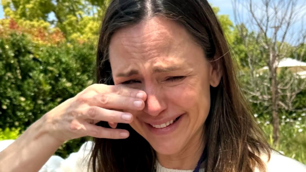 Jennifer Garner Seen Crying in Ben Affleck's Arms | John Miller Calls ...