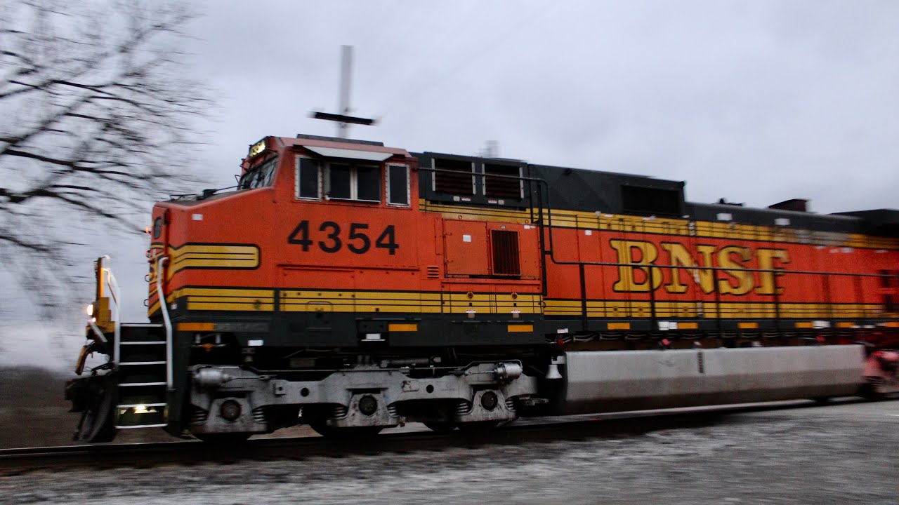 BNSF 4354 with Killer RS3L leads CSX G145 - YouTube