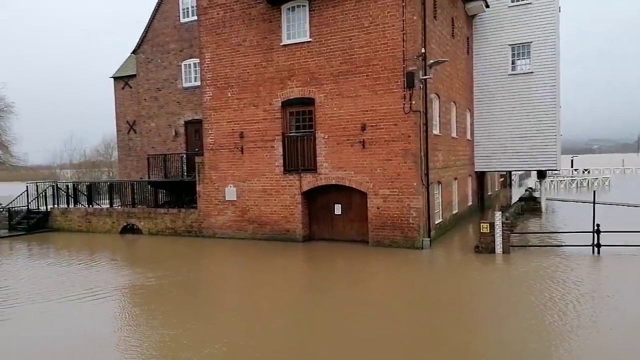 Tewkesbury - Abbey Mill floods - YouTube