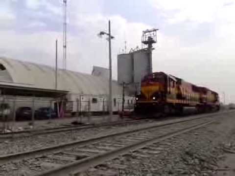 Tren Local de Kcsm con locomotoras SD60 #3837 y C30-S7MP #3498 - YouTube