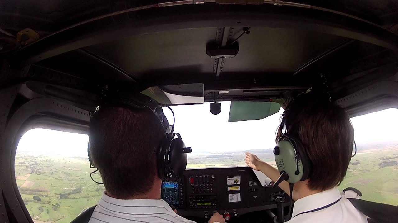 Flying Lesson 03 - Climbing - Full Lesson - YouTube