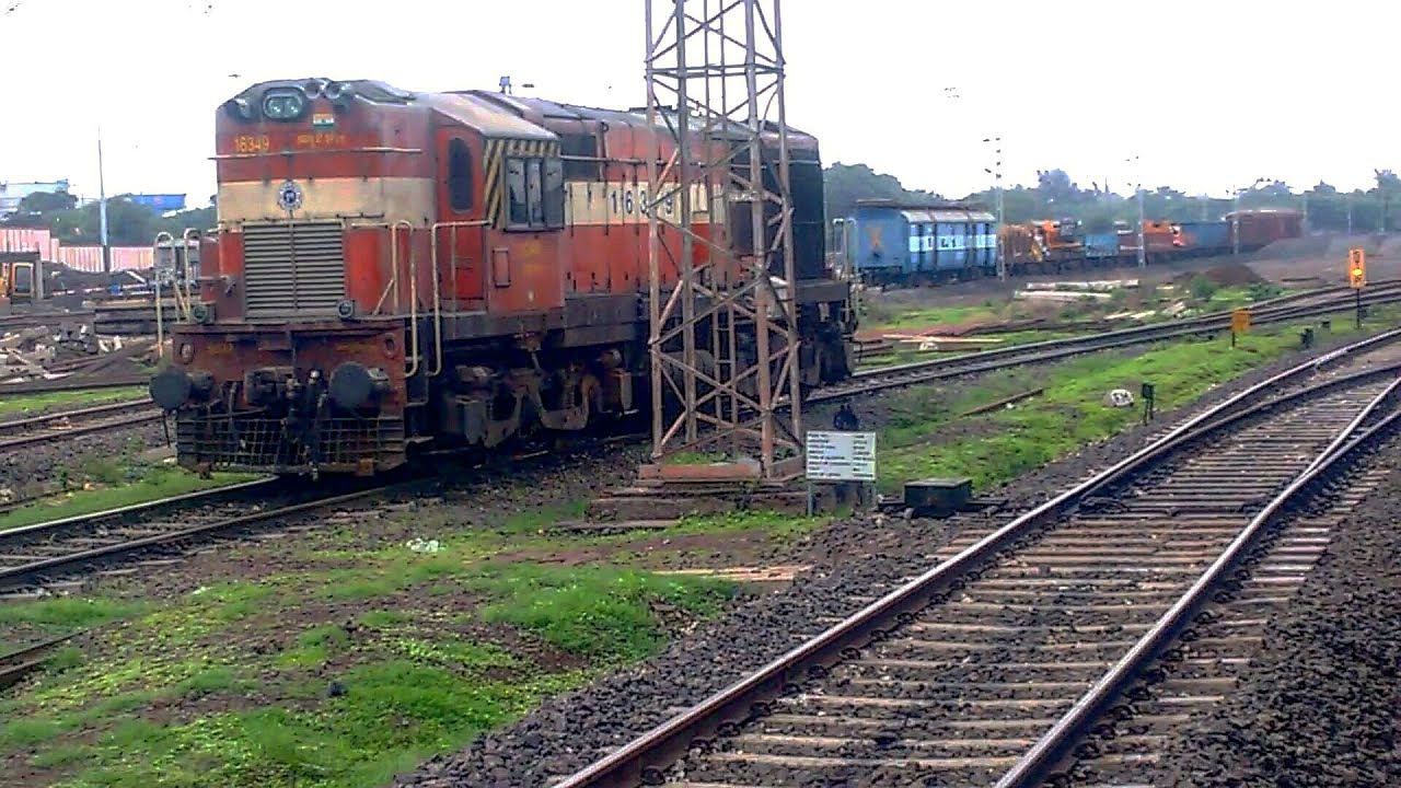 Mahalaxmi Express Arriving at Miraj Junction | Electrification of Pune ...