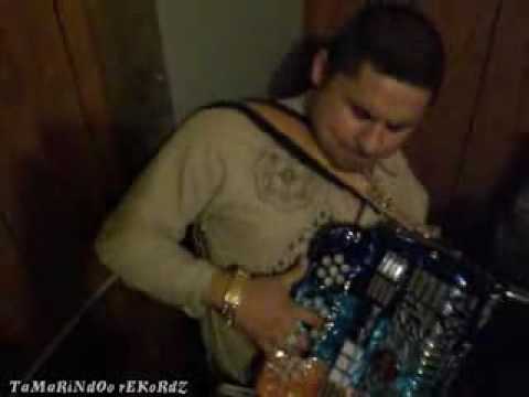 el papo larry hernandez acordeon larry - YouTube