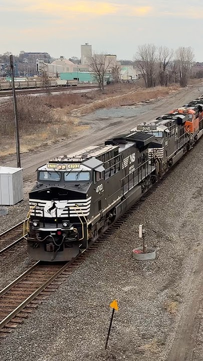 NS 4703 leads a manifest past Cleveland OH - YouTube
