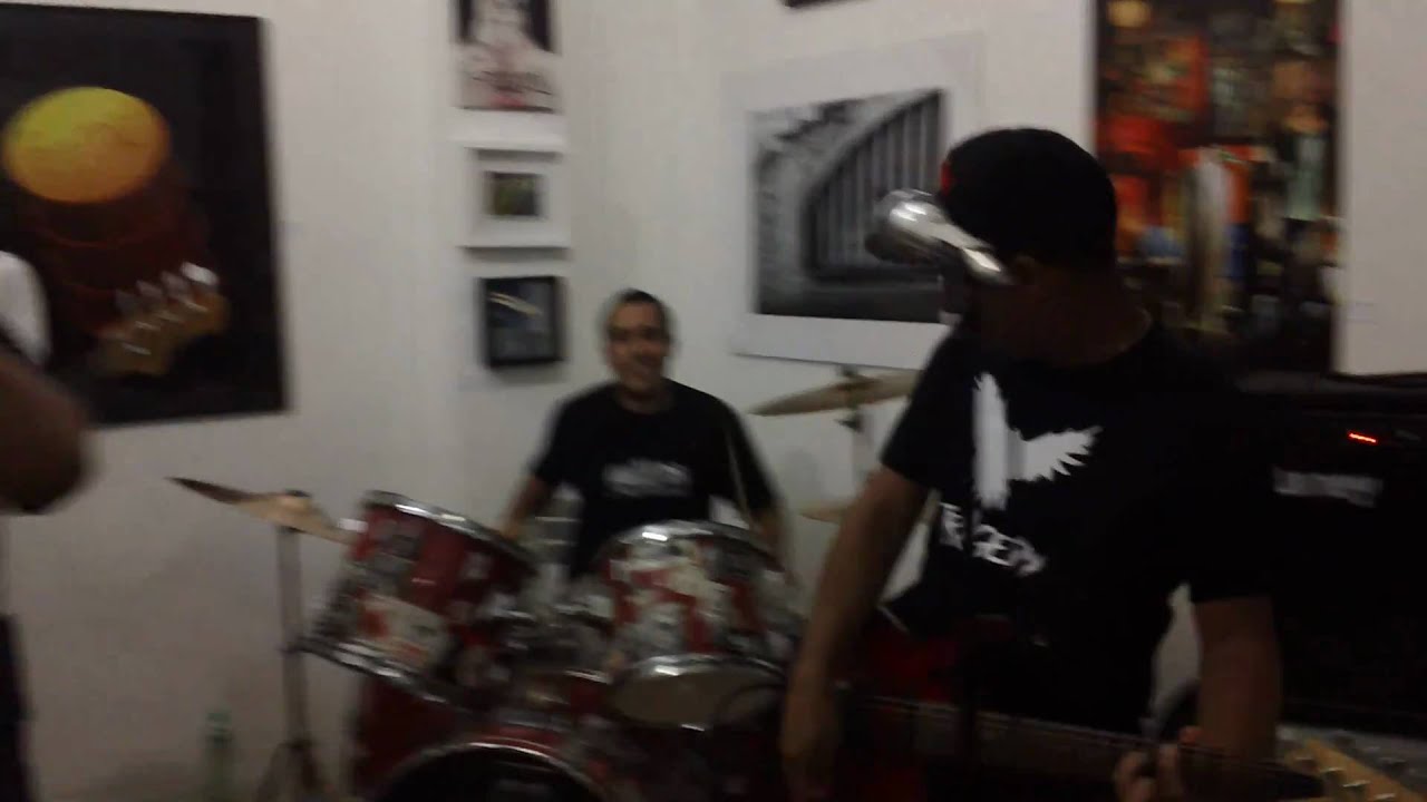 Dissensiön - Dona Maldad cover - Ong Caracas Marzo 2011 - YouTube