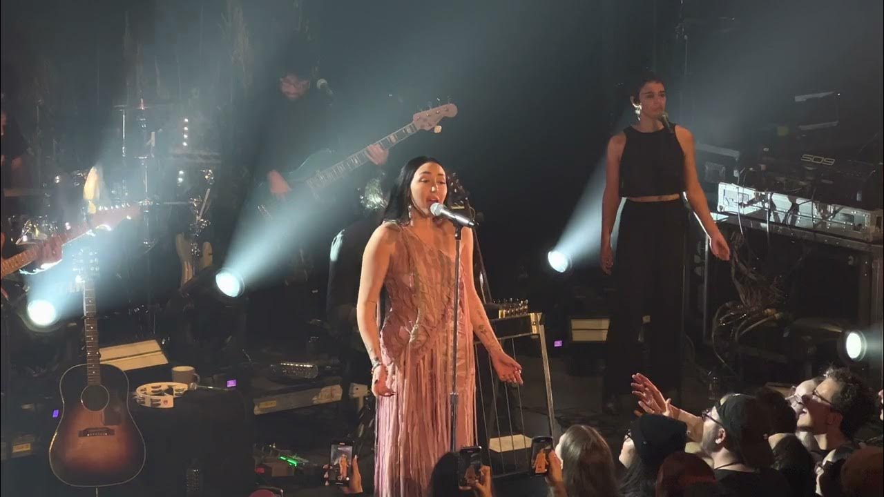 Noah Cyrus - Lonely & Make Me (Cry) [The Hardest Part Tour] Montreal - YouTube
