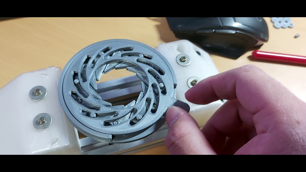 3D printed mechanical Iris box / aperture - YouTube