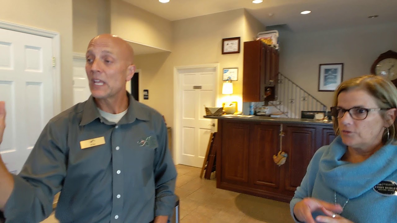 The DRG Channel visits Acorn Inn, Elon! - YouTube
