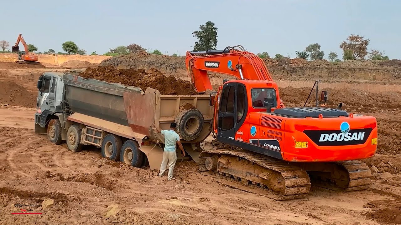 Technical Operator Excavator Expert Push Up Getting Stuck Of Dump Truck ...