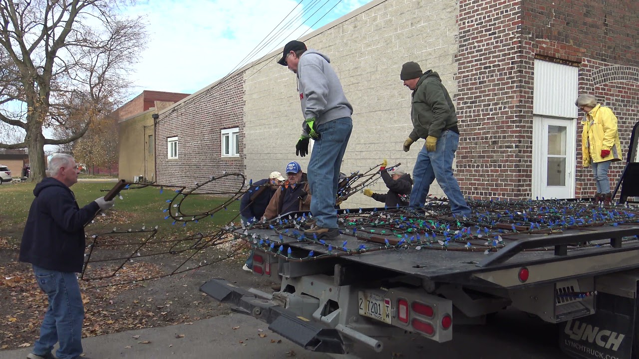 Light Up Streator and Streator Ramp Builders Carrying Xmas Ornaments ...