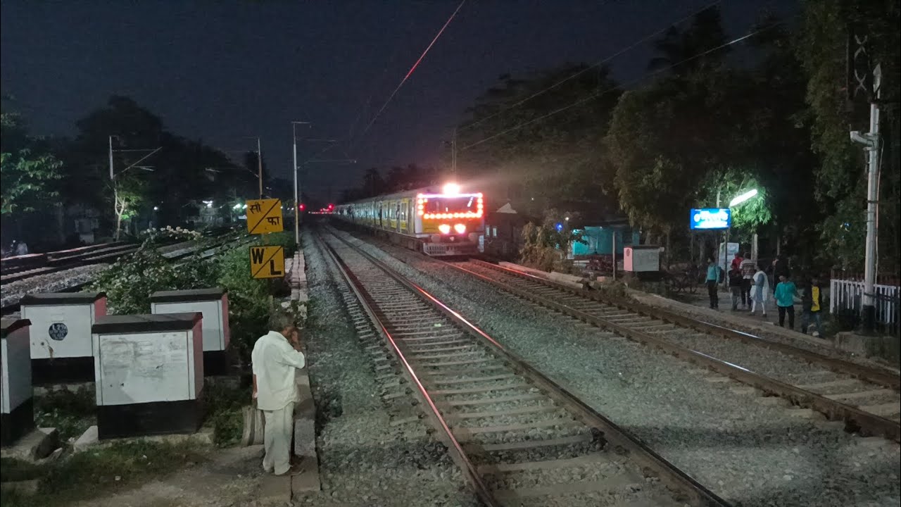 31330 Kalyani Simanta - Sealdah Local With New Face At Palta Station # ...