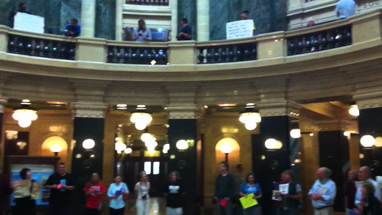 Solidarity Singers Defy Fitzwalkerstan Cult at Madison Capitol after ...