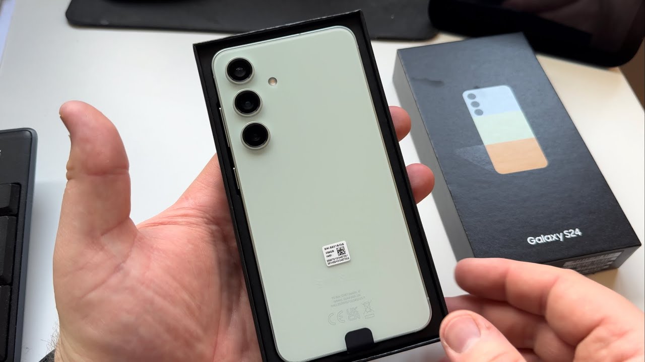 Samsung Galaxy S24 Jade Green Unboxing - YouTube