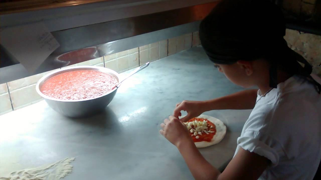 Pizzaaa classica - YouTube