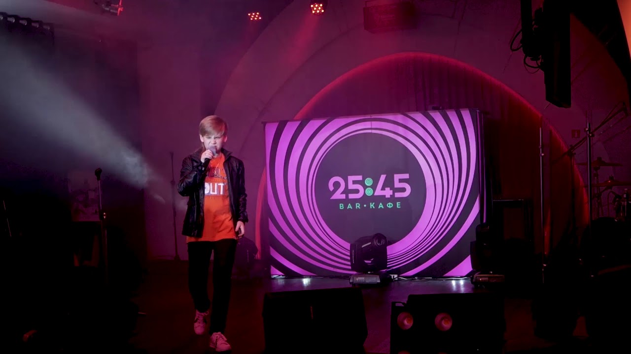 Захар Усенко - Highway To Hell (AC/DC cover) live на презентации DMC Music FM (г. Москва) - YouTube