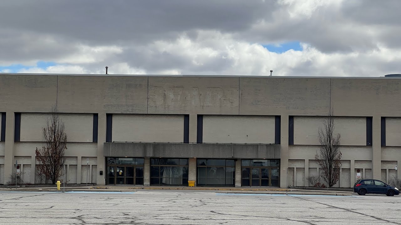 Former Sears @ Devonshire Mall - YouTube