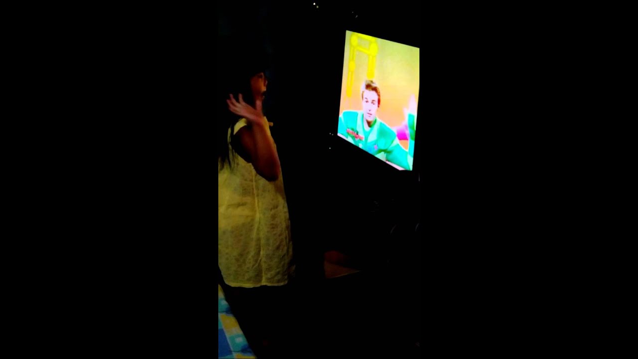 Hi 5 robot number one - YouTube