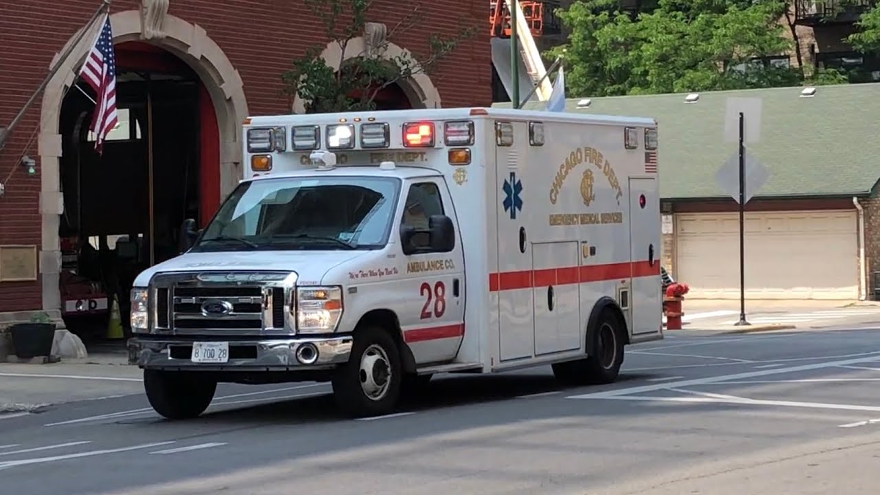 Chicago Fire Department Ambulance 28 Responding - YouTube