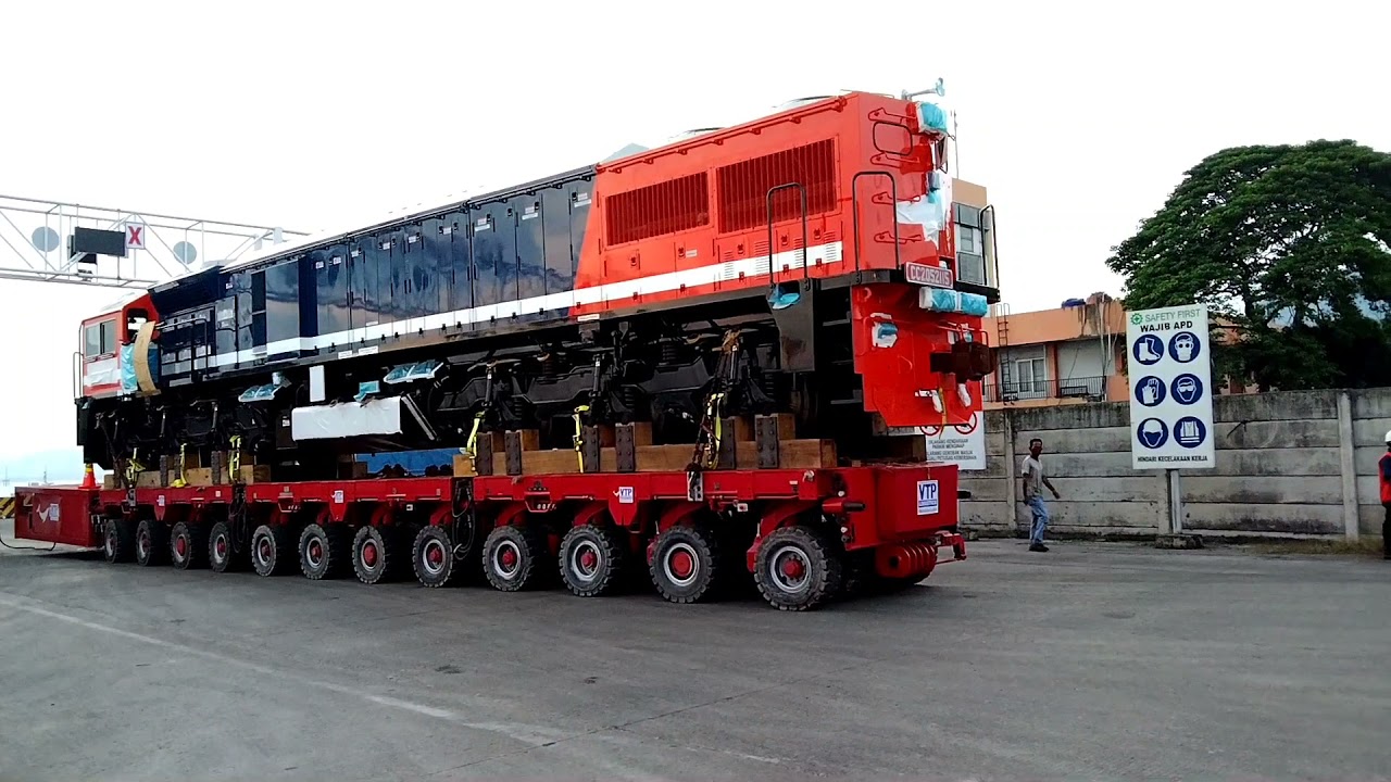 import 12 unit Lokomotif CC 205. Shipment yg ke-2 dari total 36 unit ...