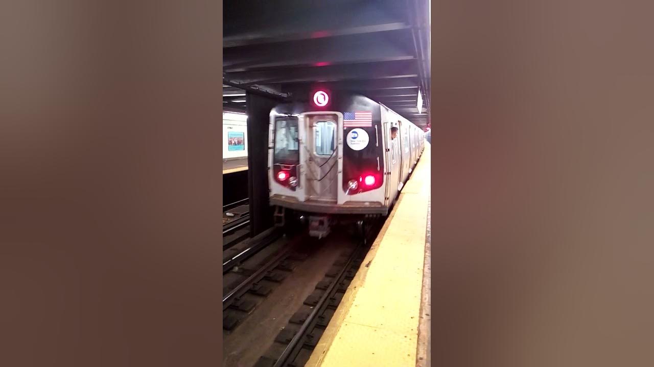 Queens Bound R160A G train entering and leaving Fulton Street - YouTube