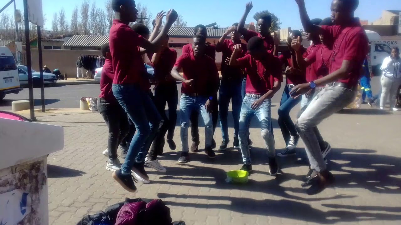 Umbono Male Singers Sesiphunyikile - YouTube