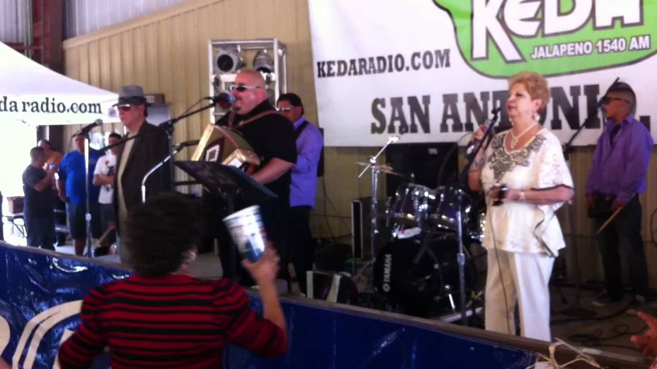 The Conjunto Kingz de Flavio and Rachel Longoria - YouTube