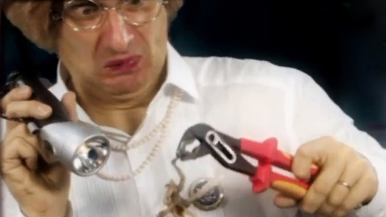 MARCUS vous Raconte le Premier BUG informatique ! - YouTube