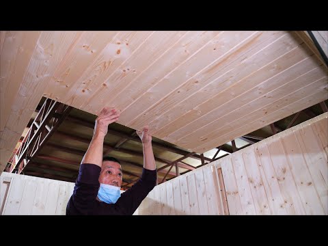 Yetenekli Çinli teknisyenler tarafından ev saunası oluşturma süreci. Çin'de sauna fabrikası