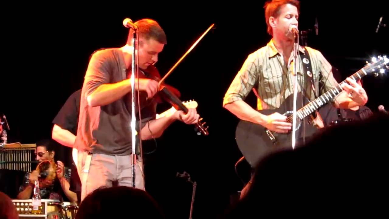Jesse Spencer playing the fiddle really fast with the Band From TV ...