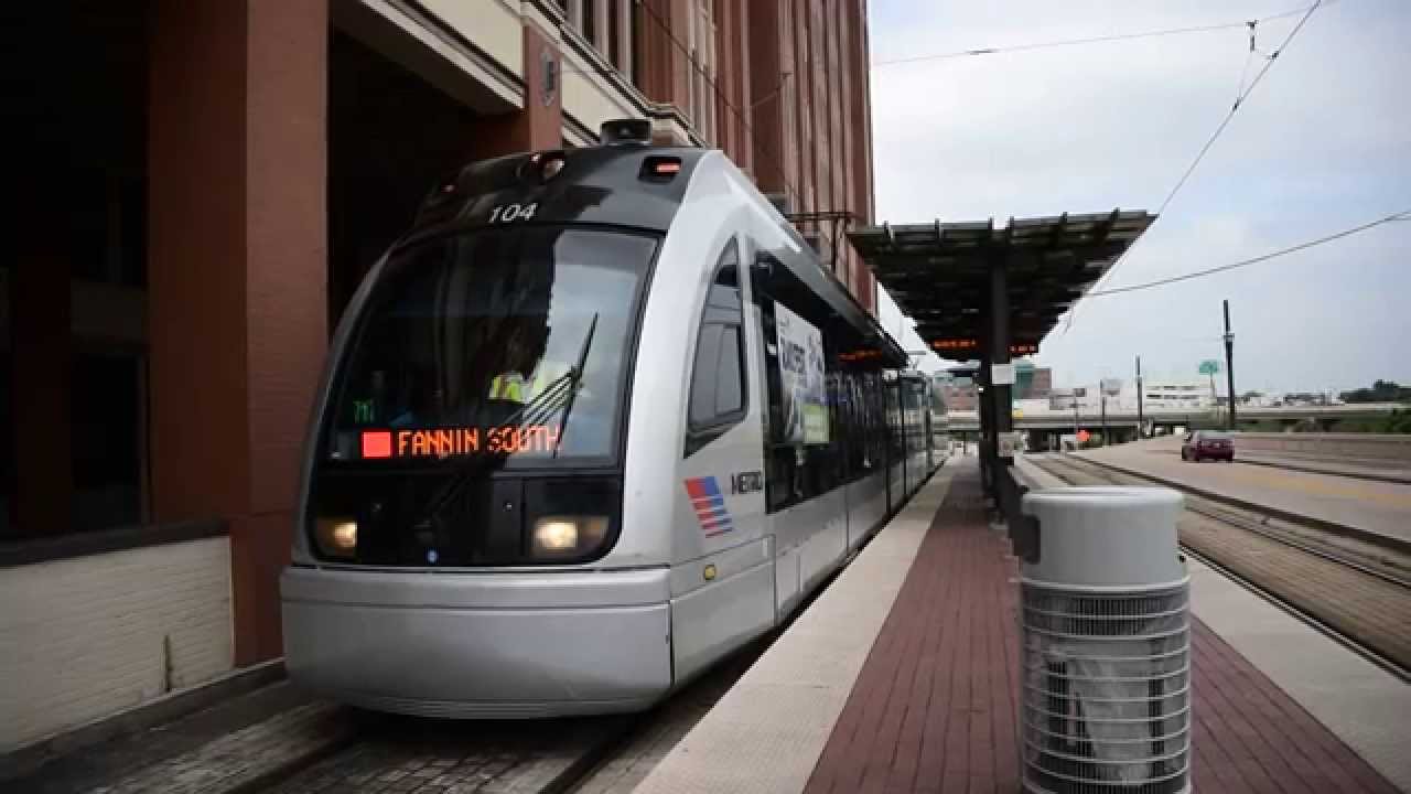 Houston METRO Rail Siemens S70 H1 #104 departing UH-Downtown - YouTube