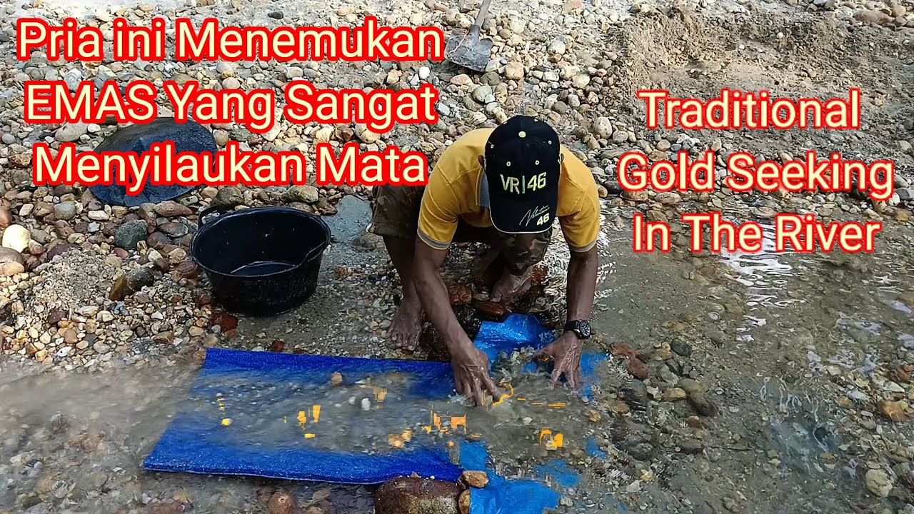 Traditional Gold Seeking In The River. - YouTube