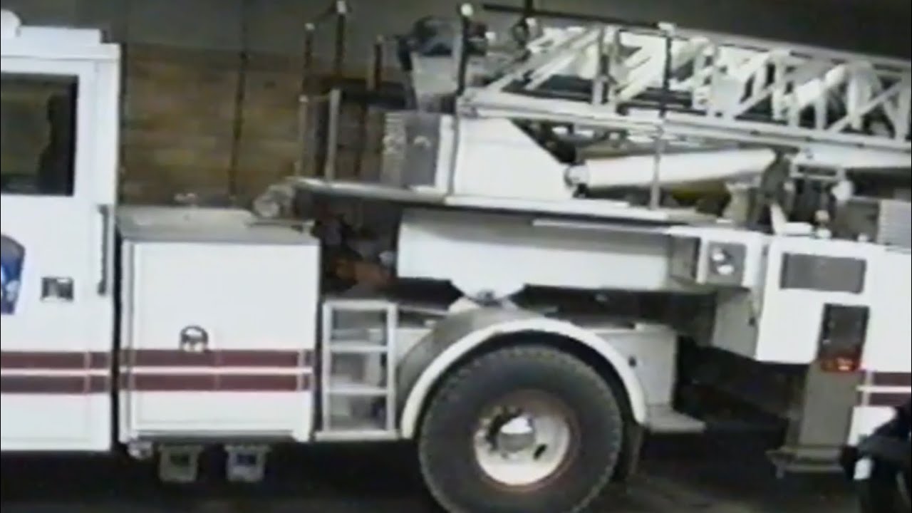 A few runs on DCFD 10 Engine from 1-31-1994 - YouTube