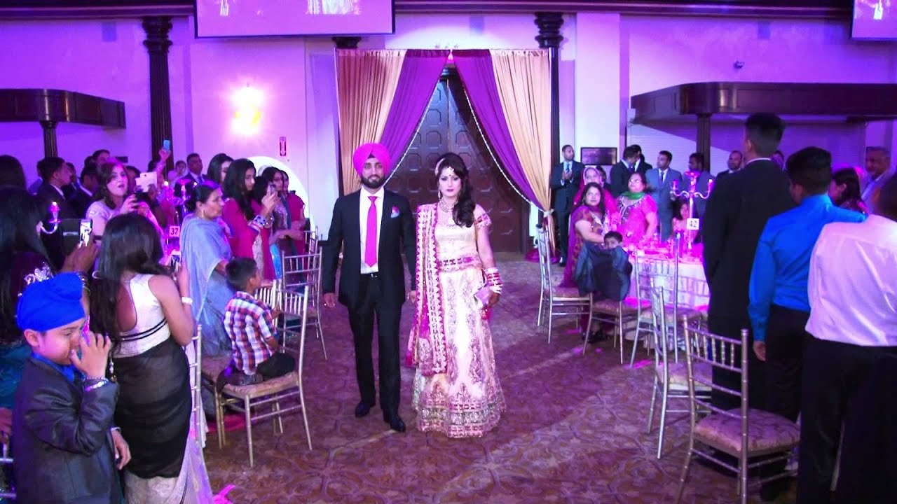 Gurpreet Dholi Playing Dhol at Wedding - YouTube