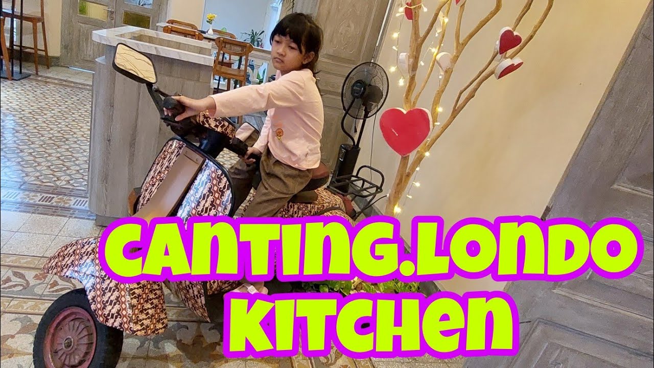 CANTING.LONDO.KITCHEN @Solo/// suasana nya jadul...banyak barang ...