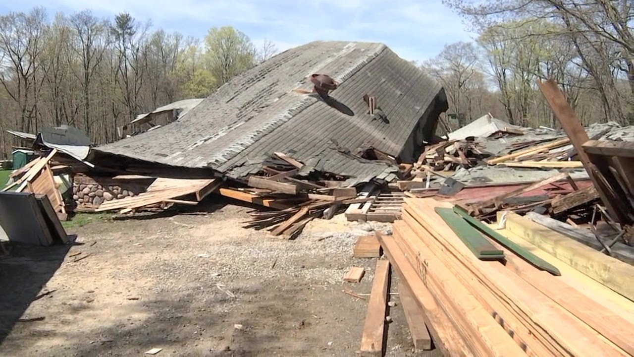 RAW VIDEO: Barn collapse in Bethany - YouTube