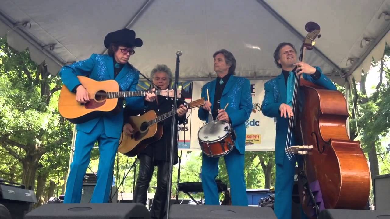 Marty Stuart sings Tempted in Central Park - YouTube