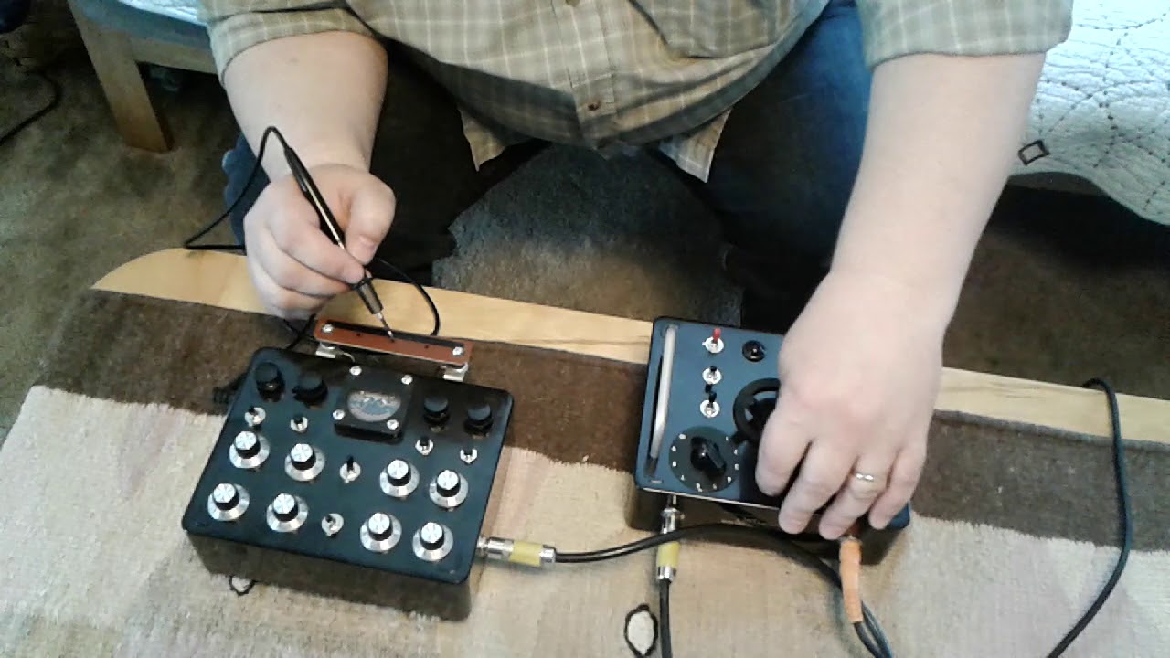 X-15 Stylus Synth through Dual Fuzz/Distortion - YouTube