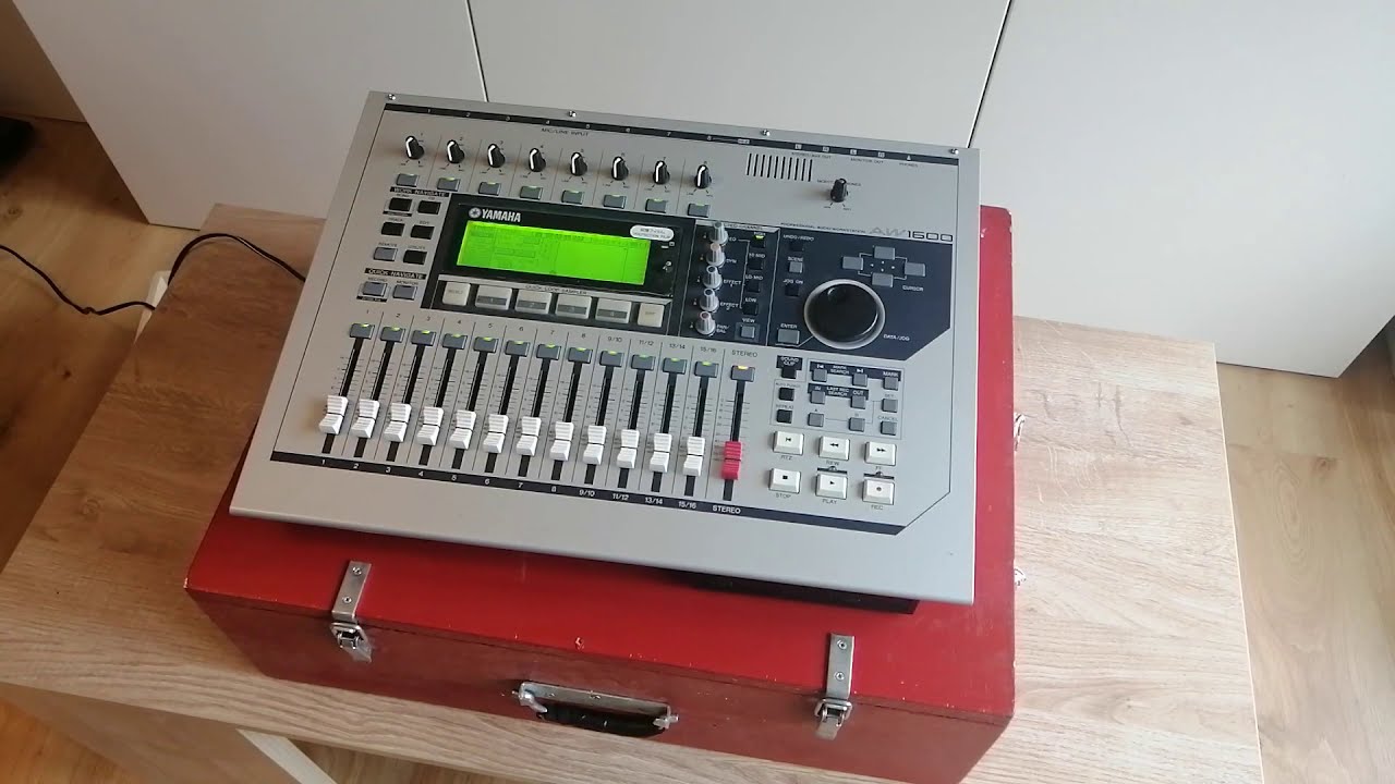 Workstation Yamaha AW1600 - YouTube