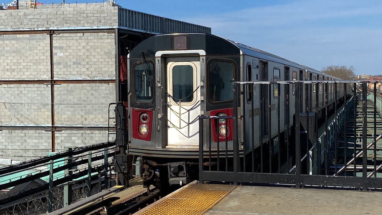 R142 / trains at Gun Hill Road - YouTube