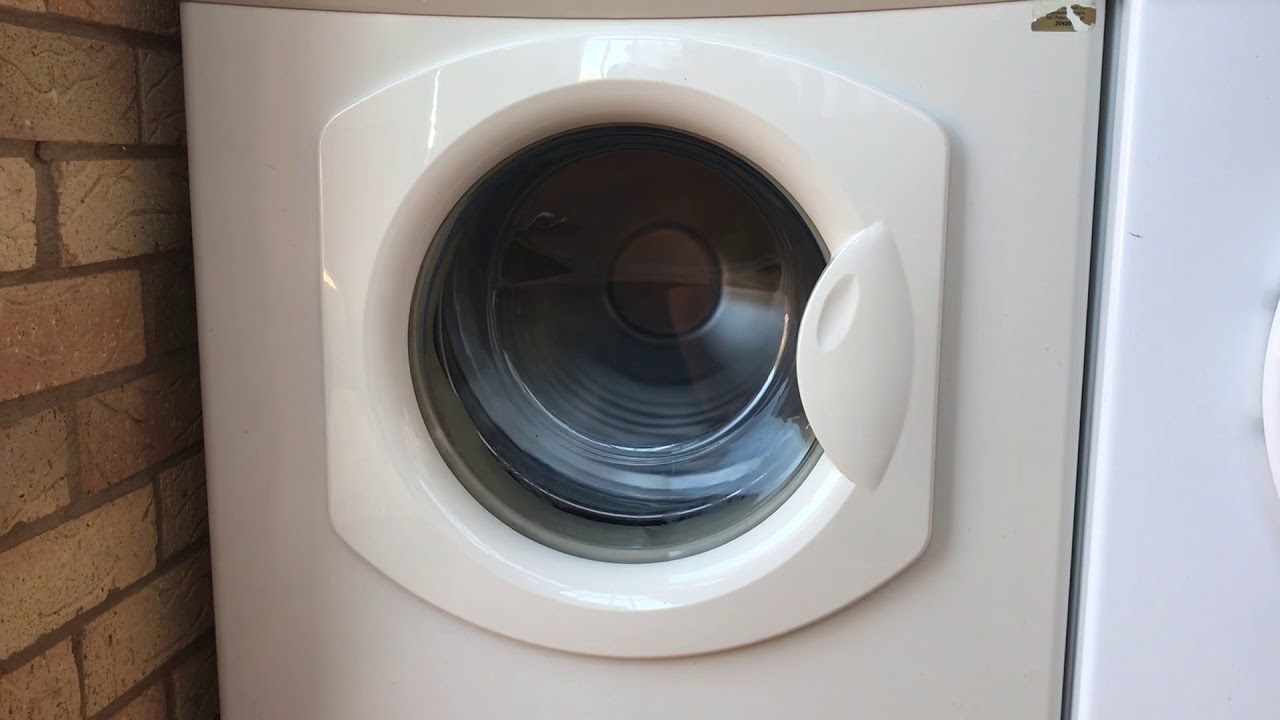 Hotpoint WMA58 Spinning at 1200 - YouTube