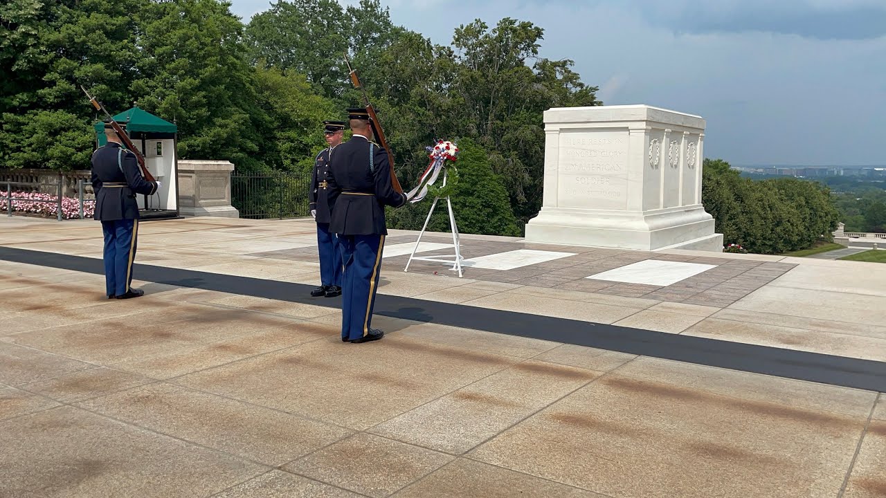 Tomb of the Unknown Soldier Guard Change - YouTube