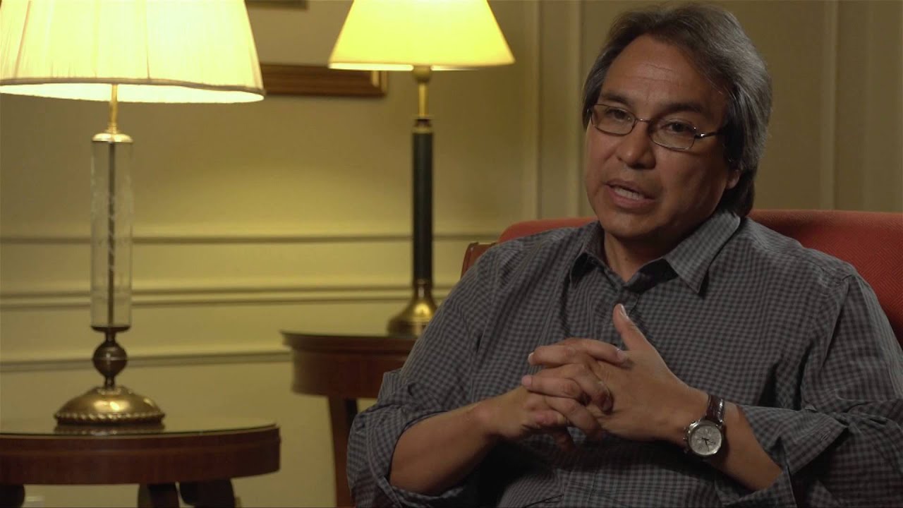 Entrevista a James Anaya - YouTube